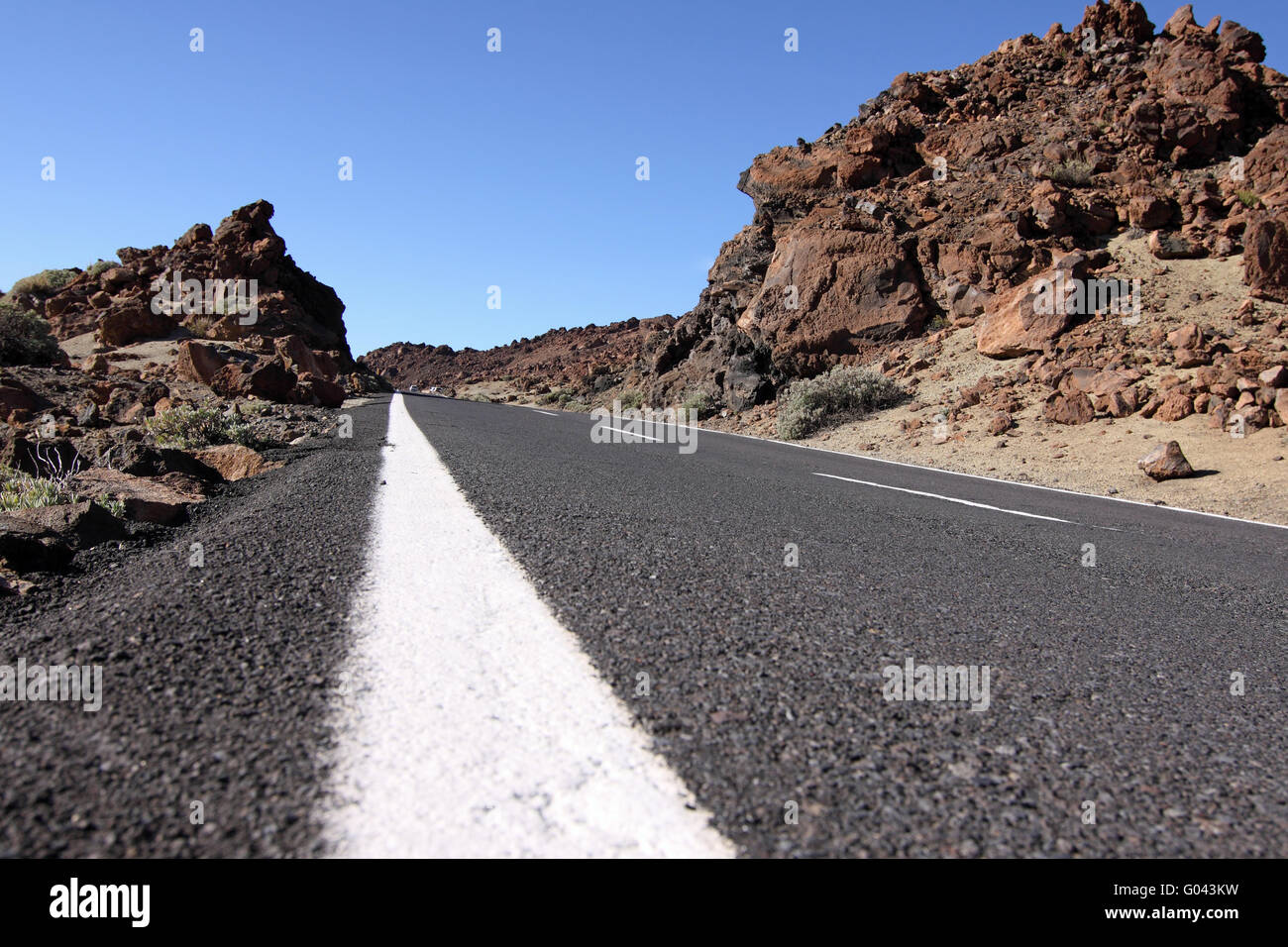 Straight tar road hi-res stock photography and images - Alamy