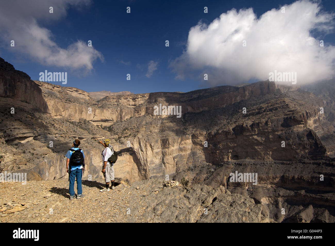 Hikers standing at an abyss in the Grand Canyon of Stock Photo - Alamy