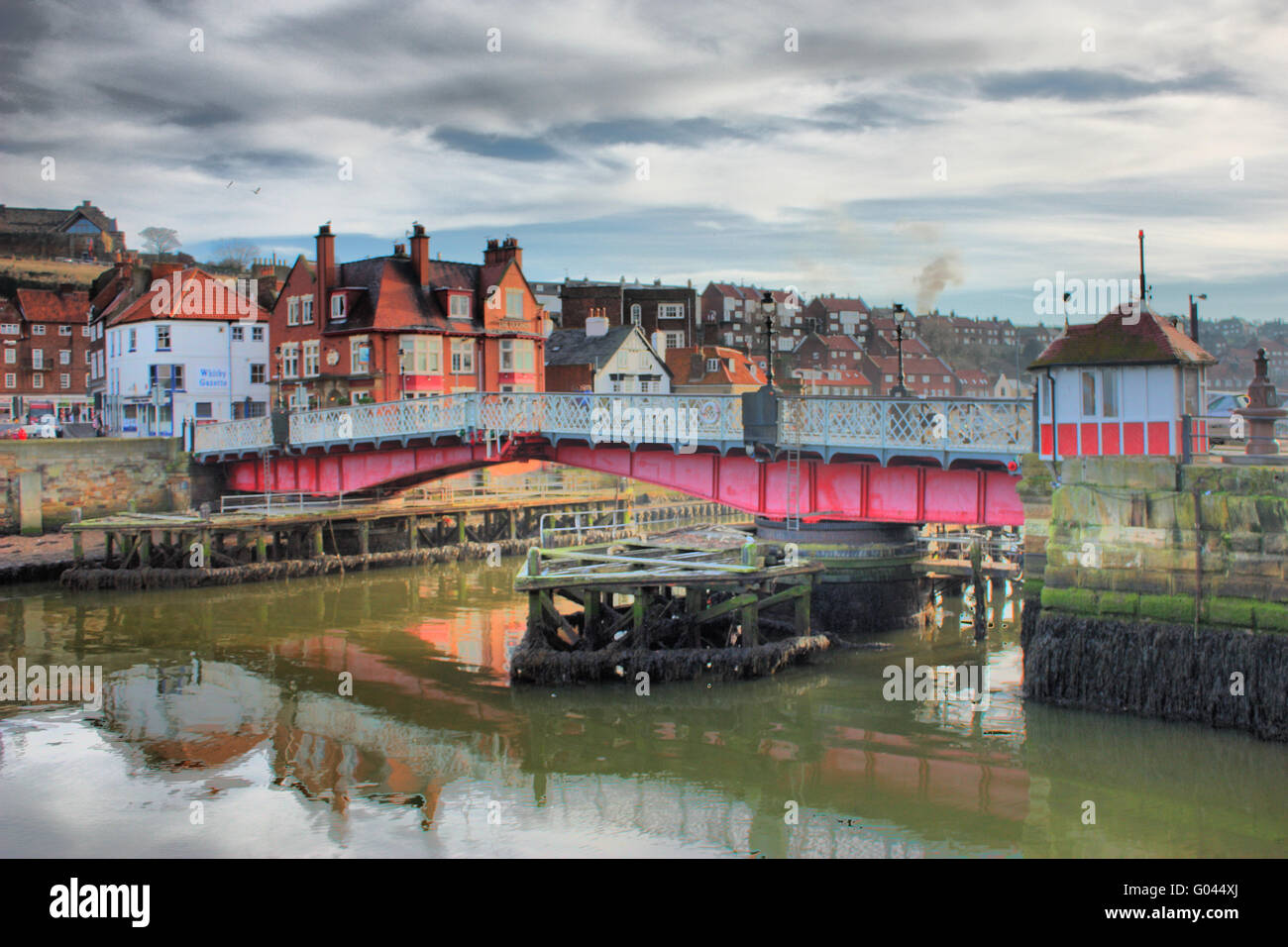Whitby swing bridge yorkshire hi-res stock photography and images - Alamy