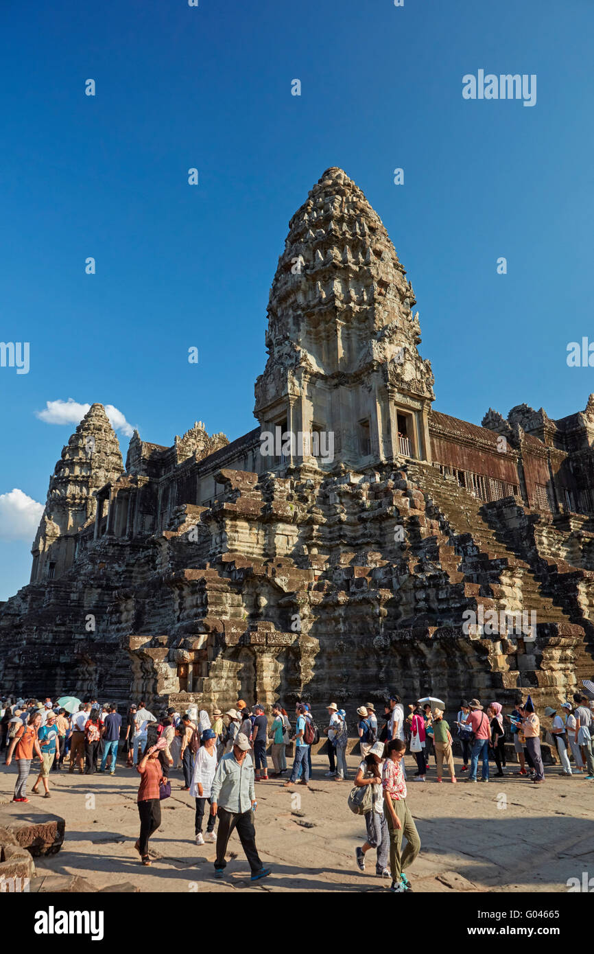 Crowds of people at angkor wat hi-res stock photography and images - Alamy