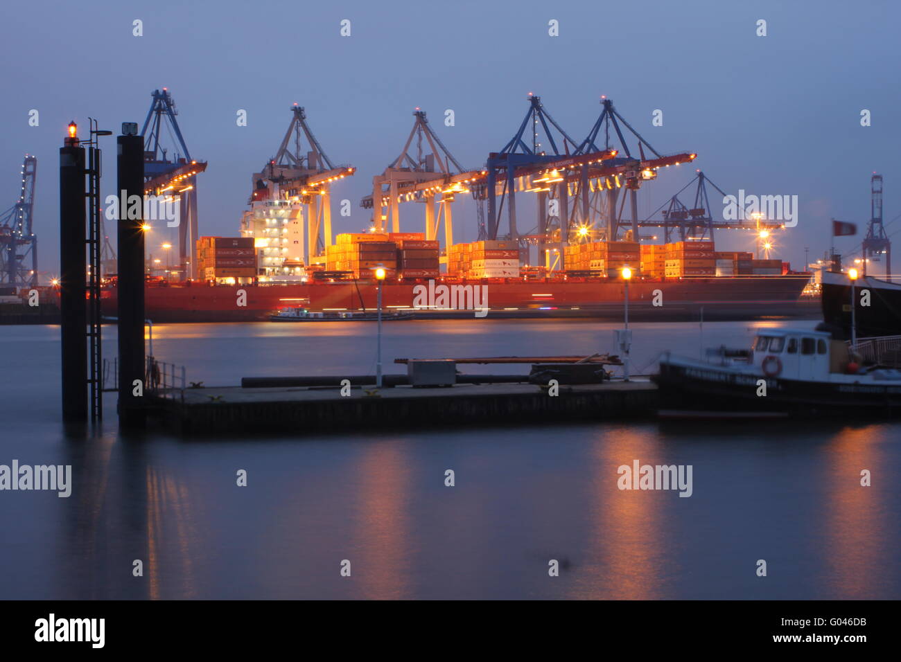 Vessel loading hi-res stock photography and images - Alamy