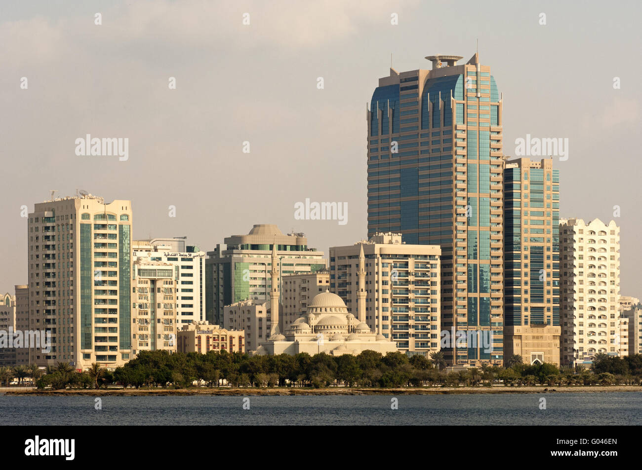 High rising buildings hi-res stock photography and images - Alamy