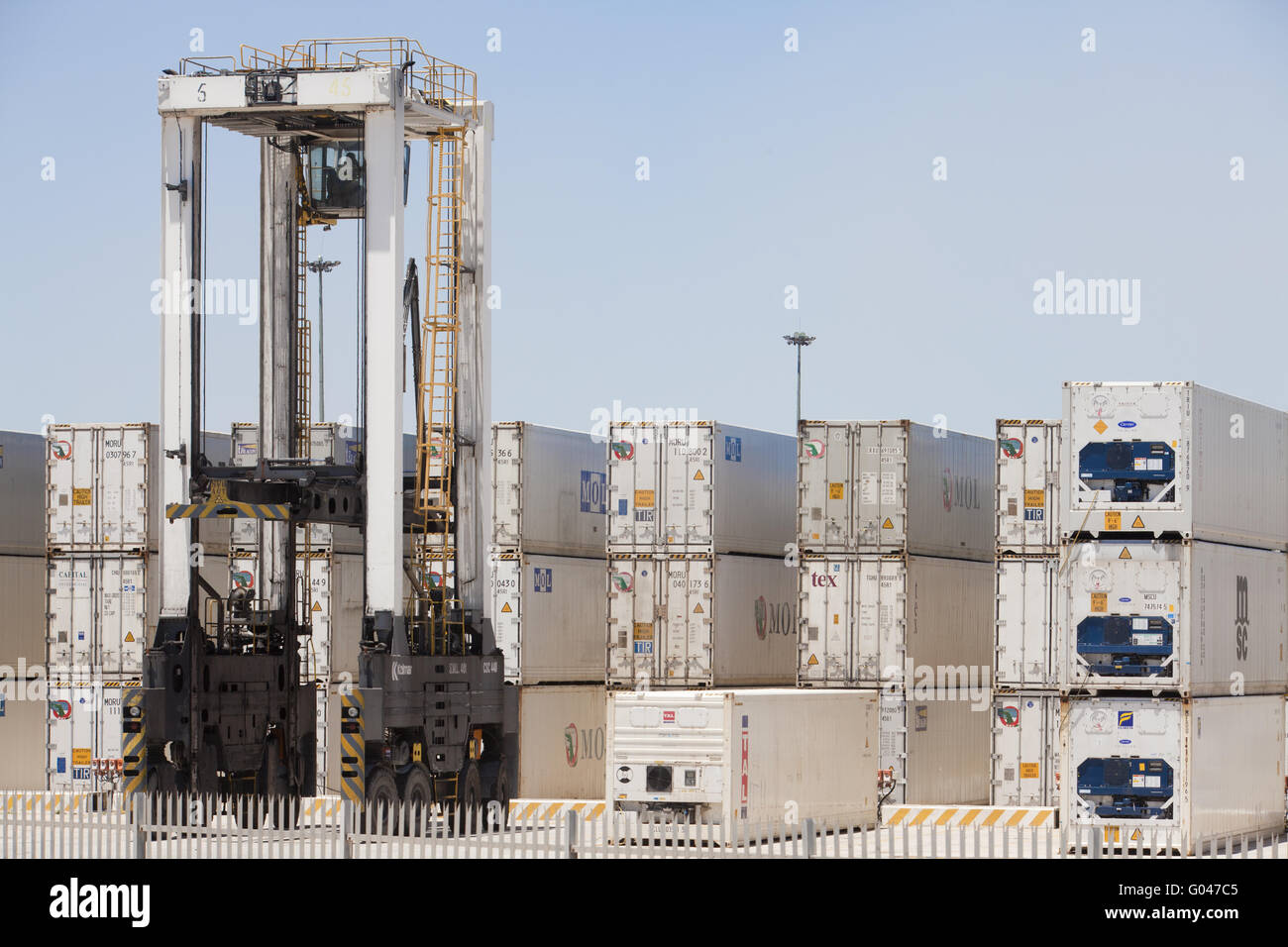 Containerstapel hi-res stock photography and images - Alamy
