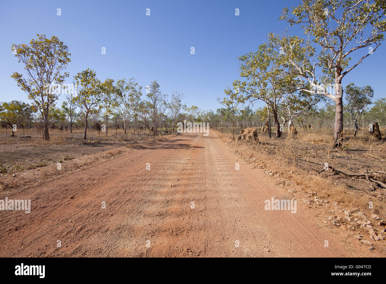 Outback queensland road hi-res stock photography and images - Alamy