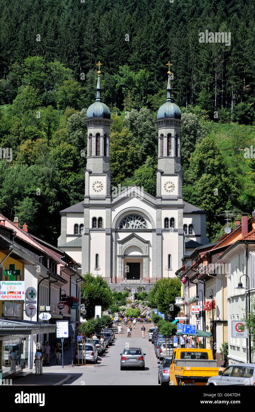 Vertical shot forest buildings hi-res stock photography and images - Alamy
