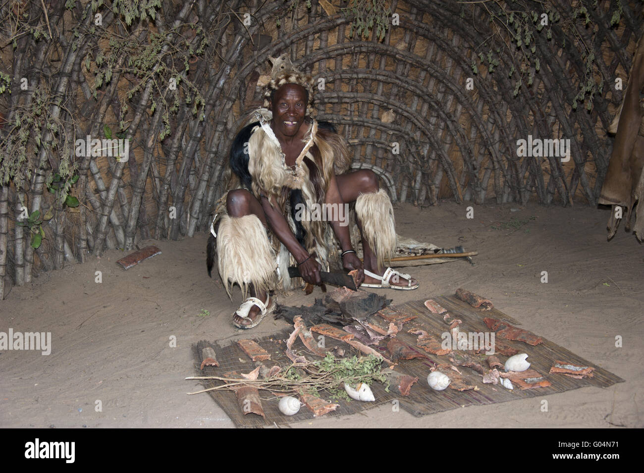 Zulu man traditional hi-res stock photography and images - Alamy