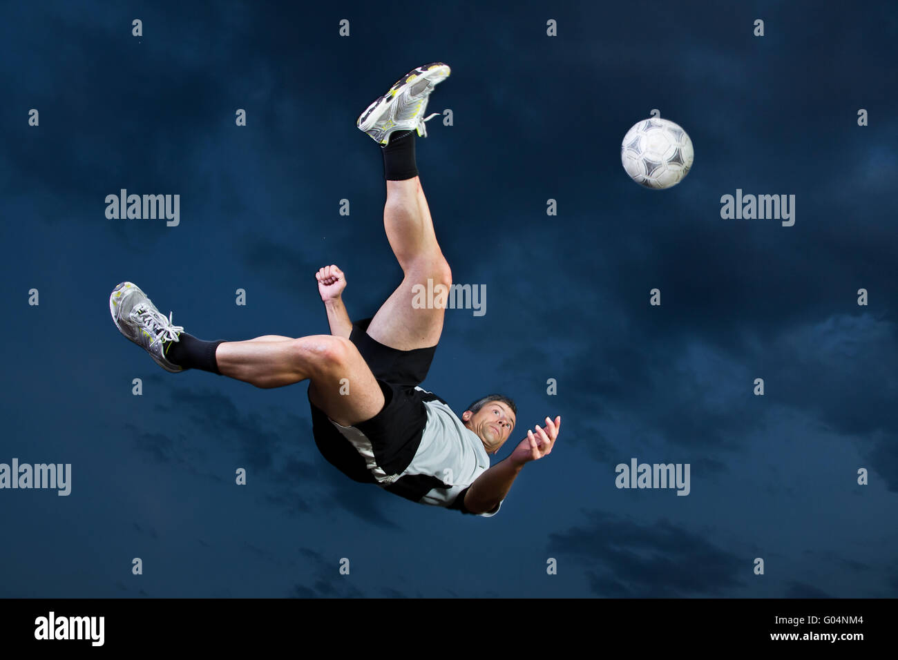 Jumping for a ball falling hi-res stock photography and images - Alamy