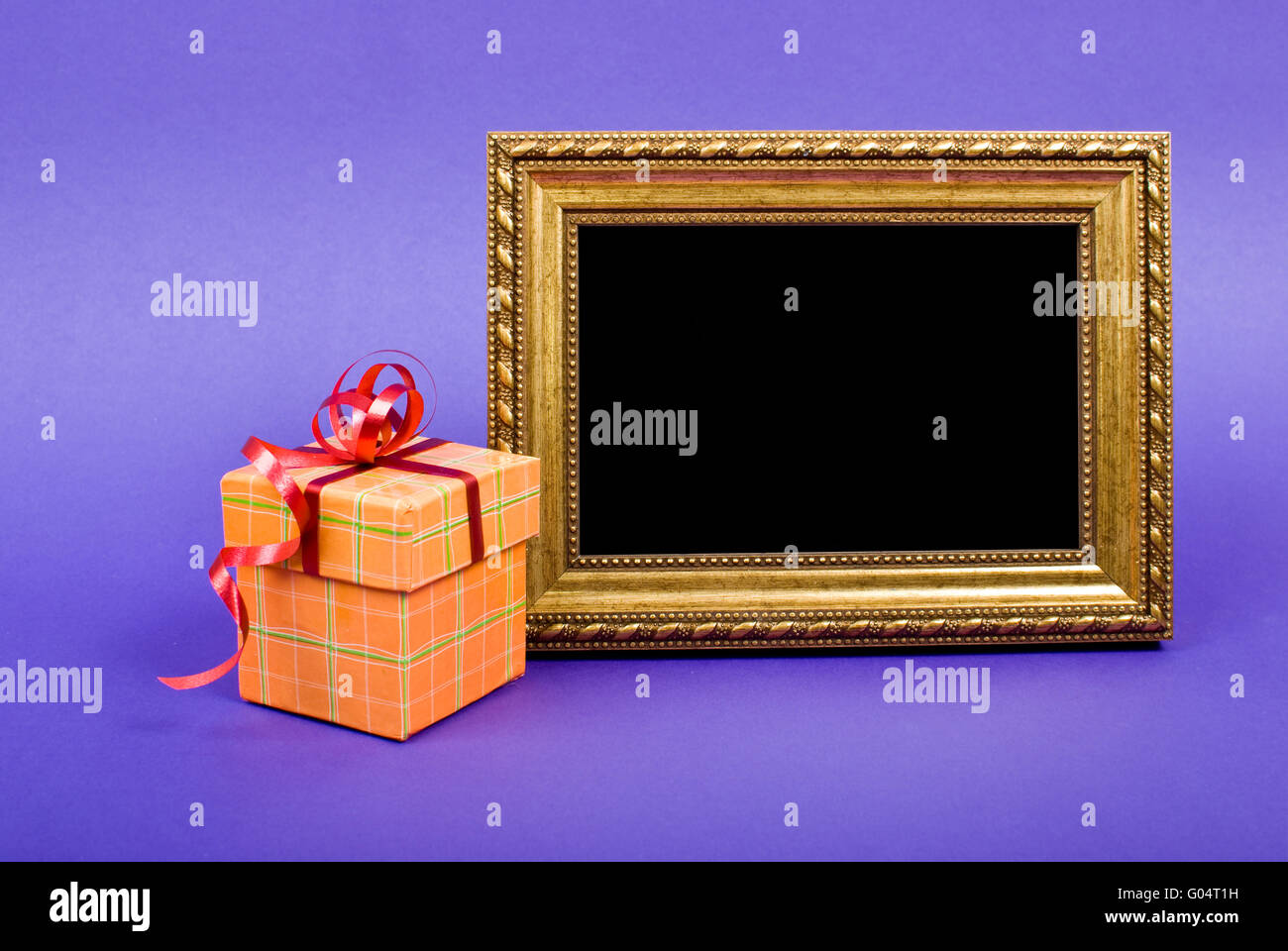 Gold photo frame hi-res stock photography and images - Alamy