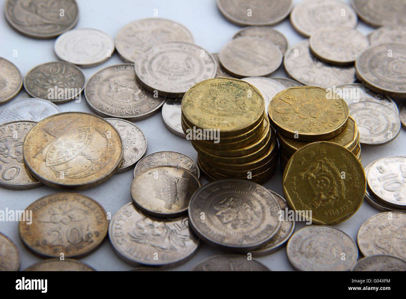 Different size coins hi-res stock photography and images - Alamy