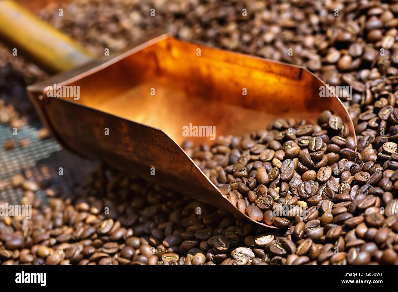 copper spoon in coffee beans with a beautiful light Stock Photo - Alamy