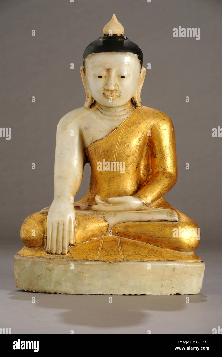 Golden burmese statue of Buddha Stock Photo - Alamy