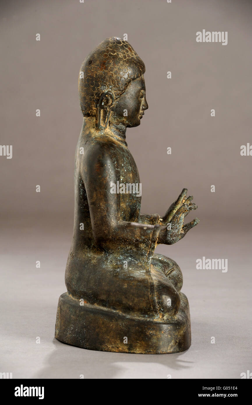 Burmese statue of Buddha Stock Photo - Alamy