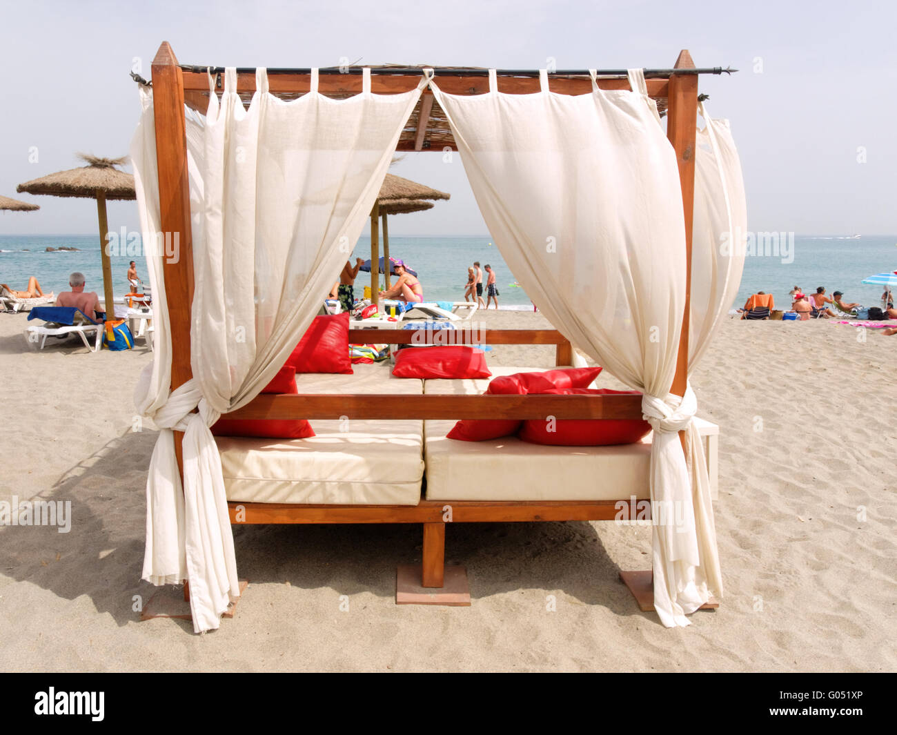 Sunbathing bed hi-res stock photography and images - Alamy