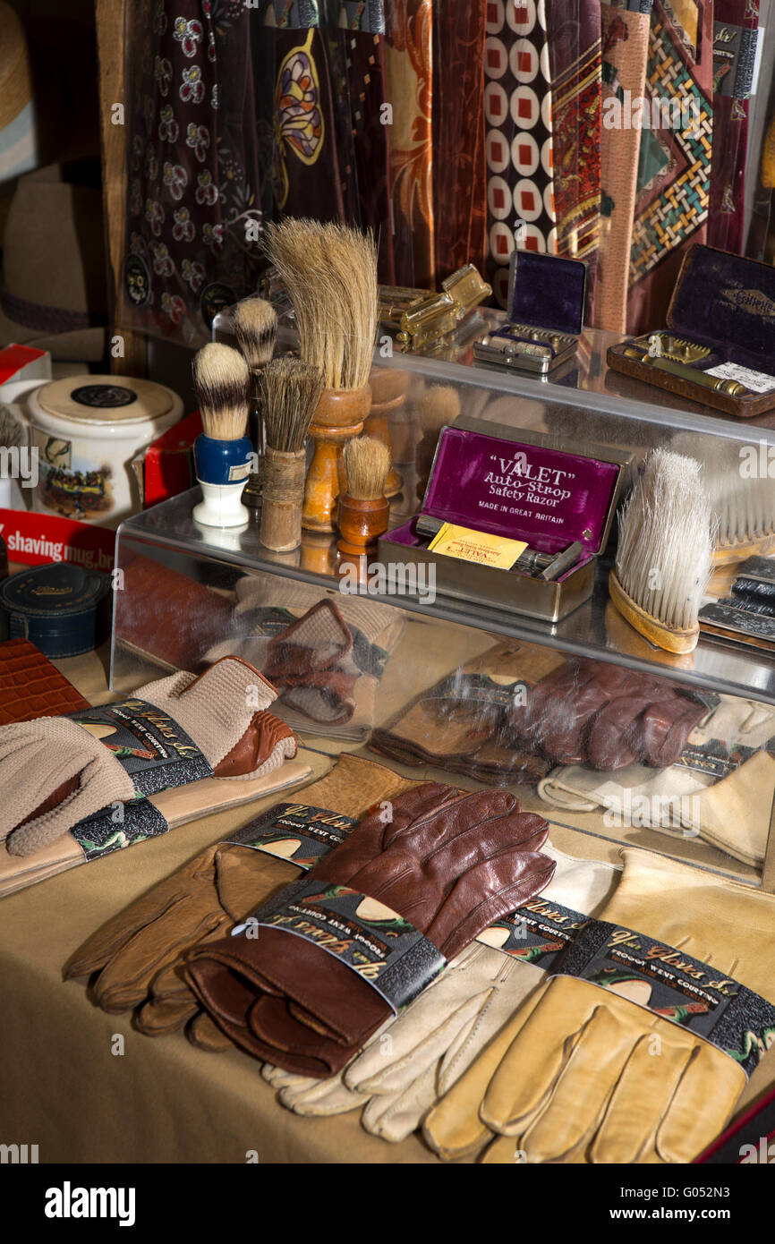 1940s accessories hi-res stock photography and images - Alamy