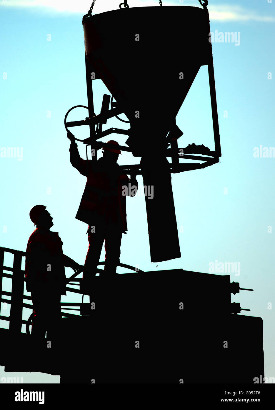 Workers pouring concrete construct hi-res stock photography and images ...