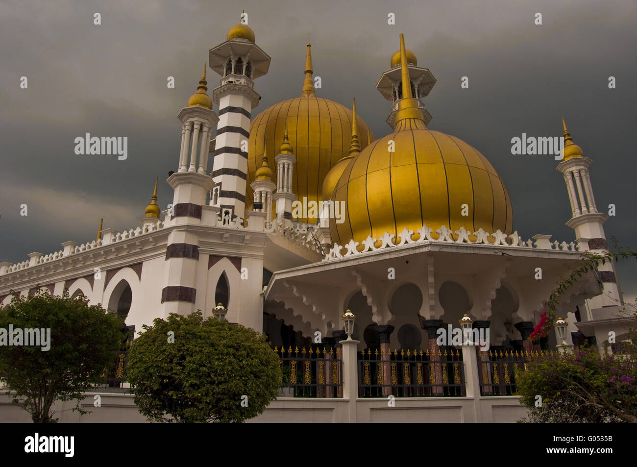 Muslim religious building hi-res stock photography and images - Alamy