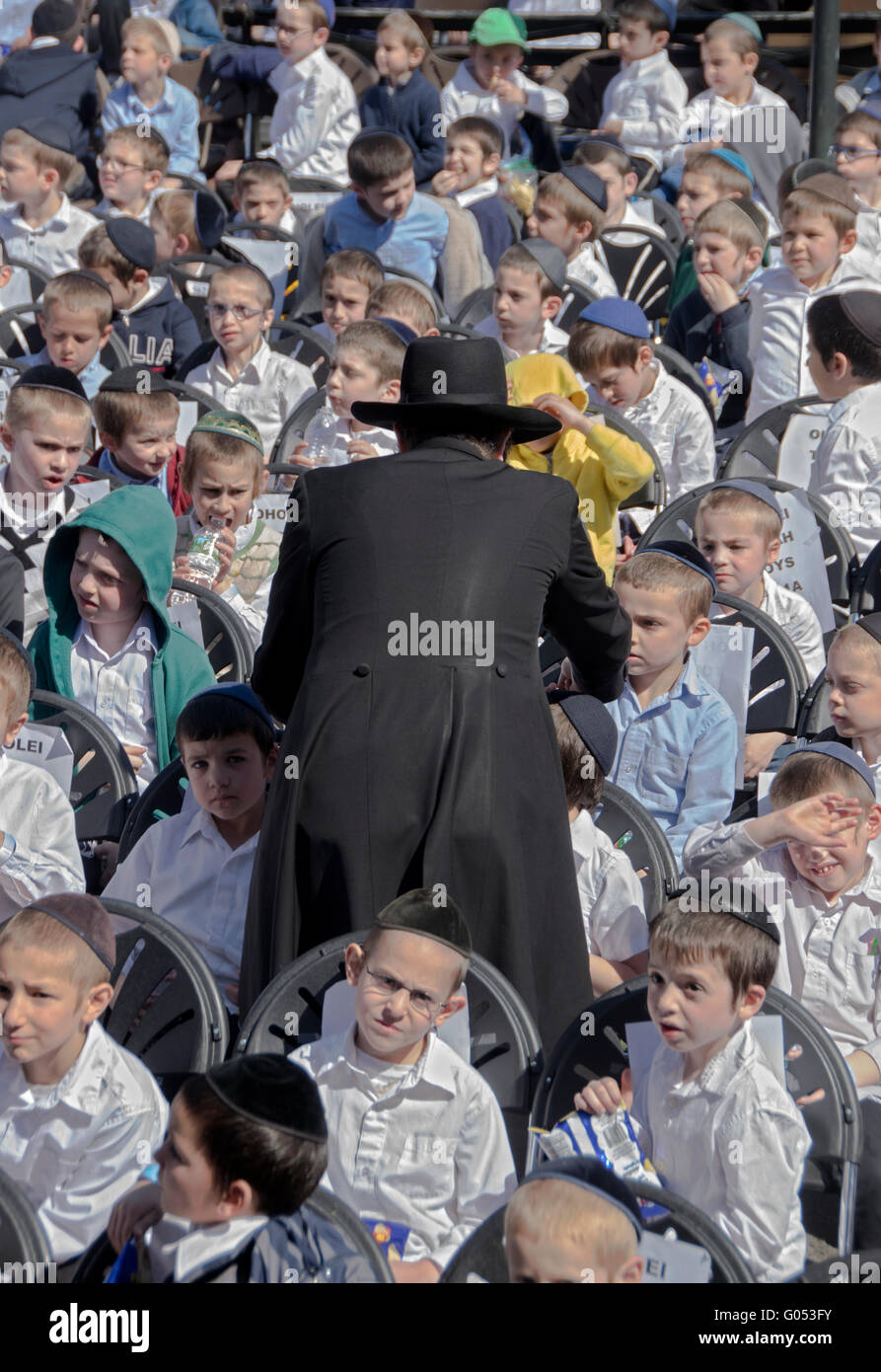 Rabbi jewish students children hi-res stock photography and images - Alamy