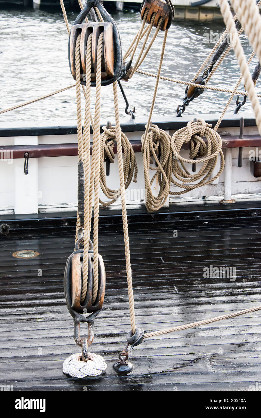 Close-up of wooden tools and ropes of a boat Stock Photo - Alamy