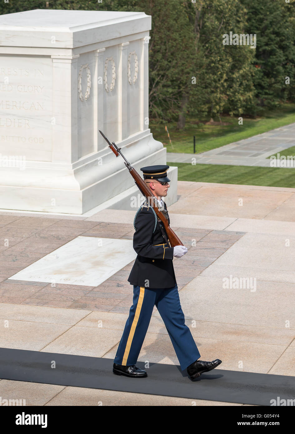 Guard at the Tomb of the Unknowns, Arlington National Cemetery Stock ...