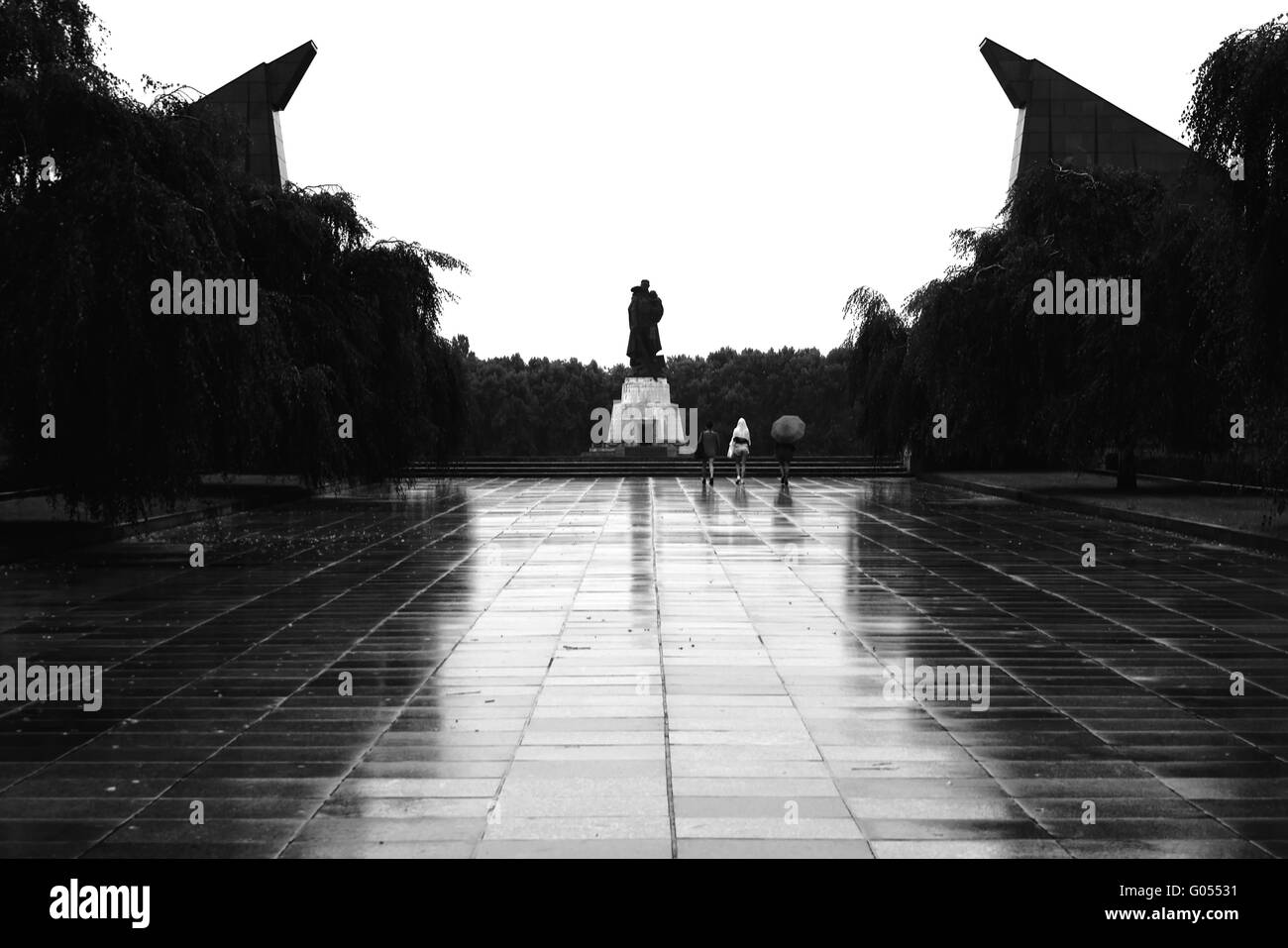 World war statue hi-res stock photography and images - Alamy