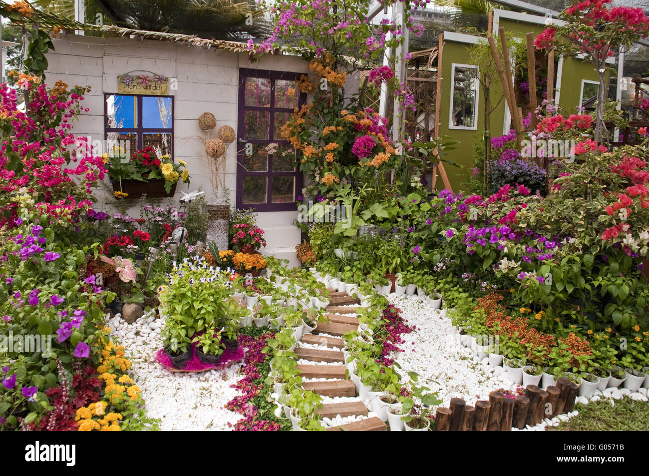 house garden design Stock Photo - Alamy