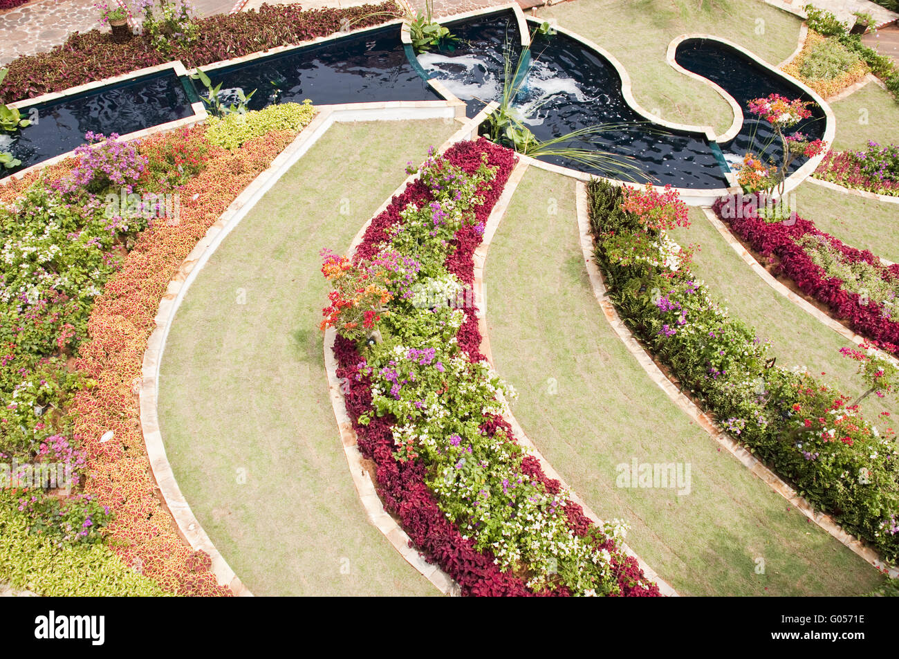 garden with curve lines Stock Photo - Alamy