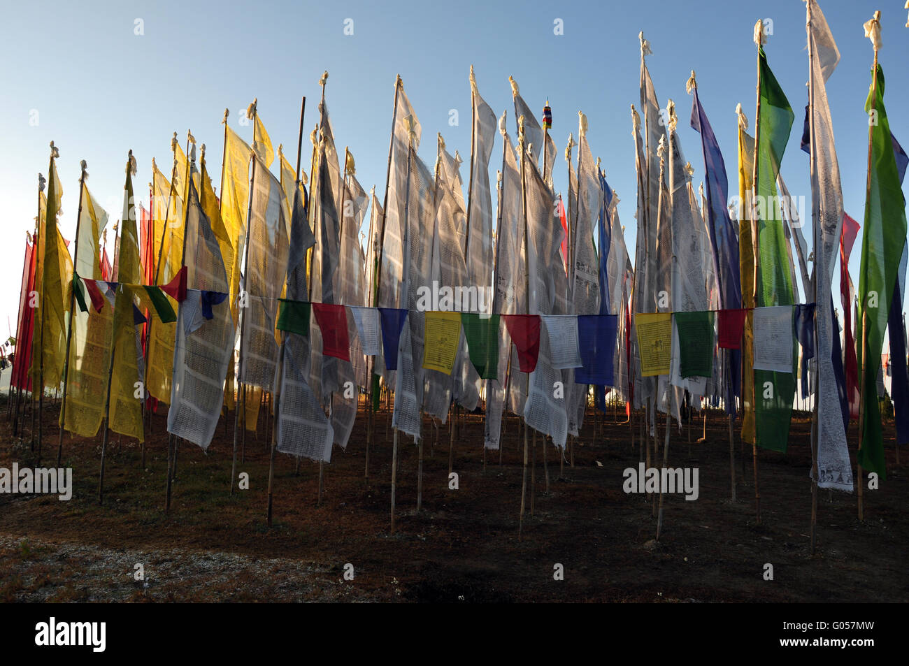 Huge flags hi-res stock photography and images - Alamy