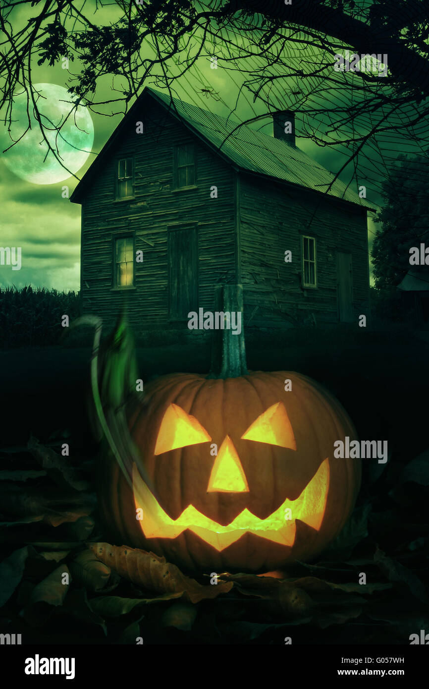 Pumpkin carving of spooky house hi-res stock photography and images - Alamy