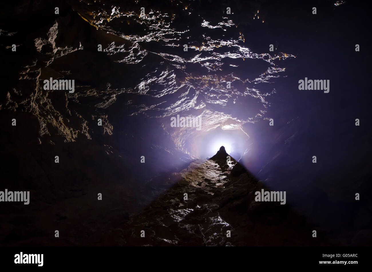 Dark cave entrance hi-res stock photography and images - Alamy