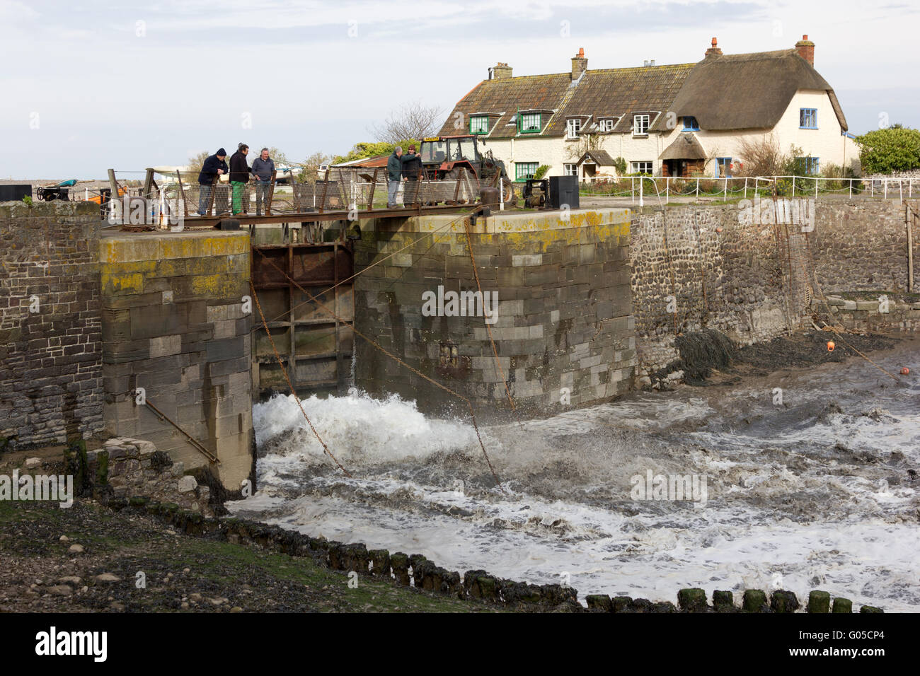 View weir sluice gates hi-res stock photography and images - Alamy