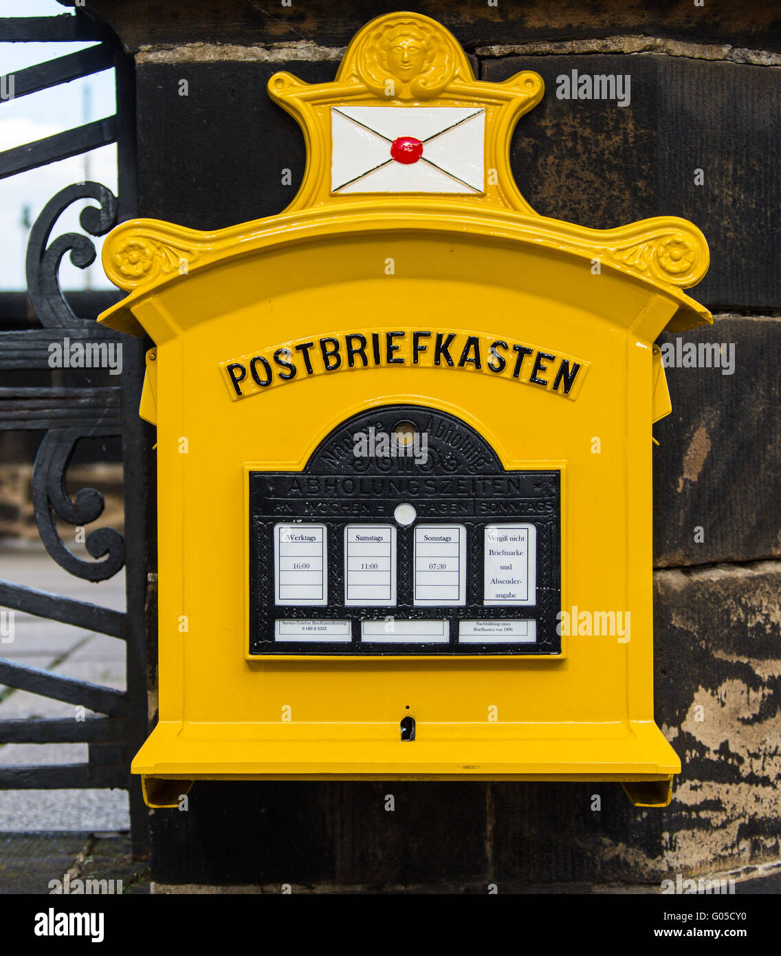 Postschalter hi-res stock photography and images - Alamy