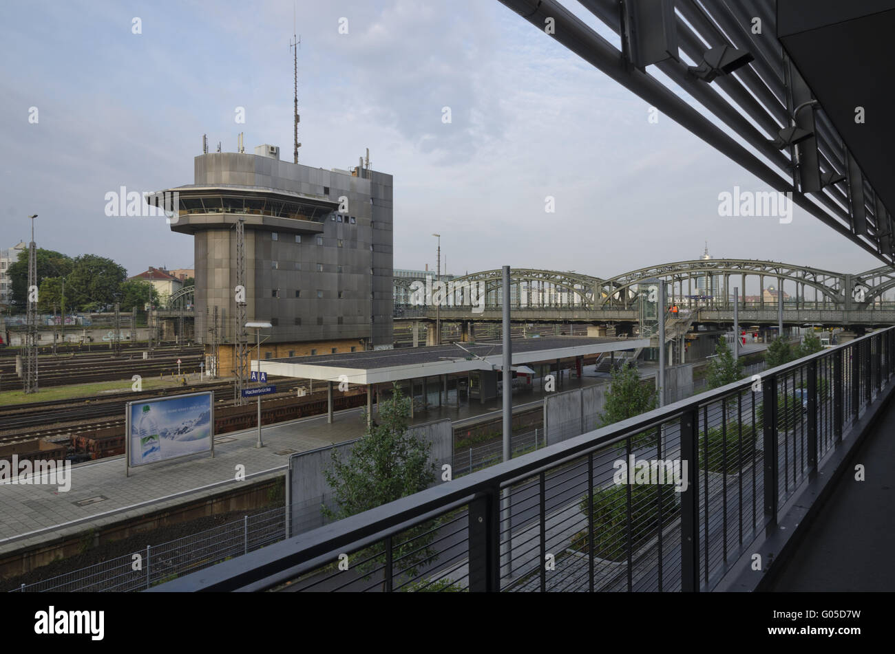 Munich hackerbrucke hi-res stock photography and images - Alamy