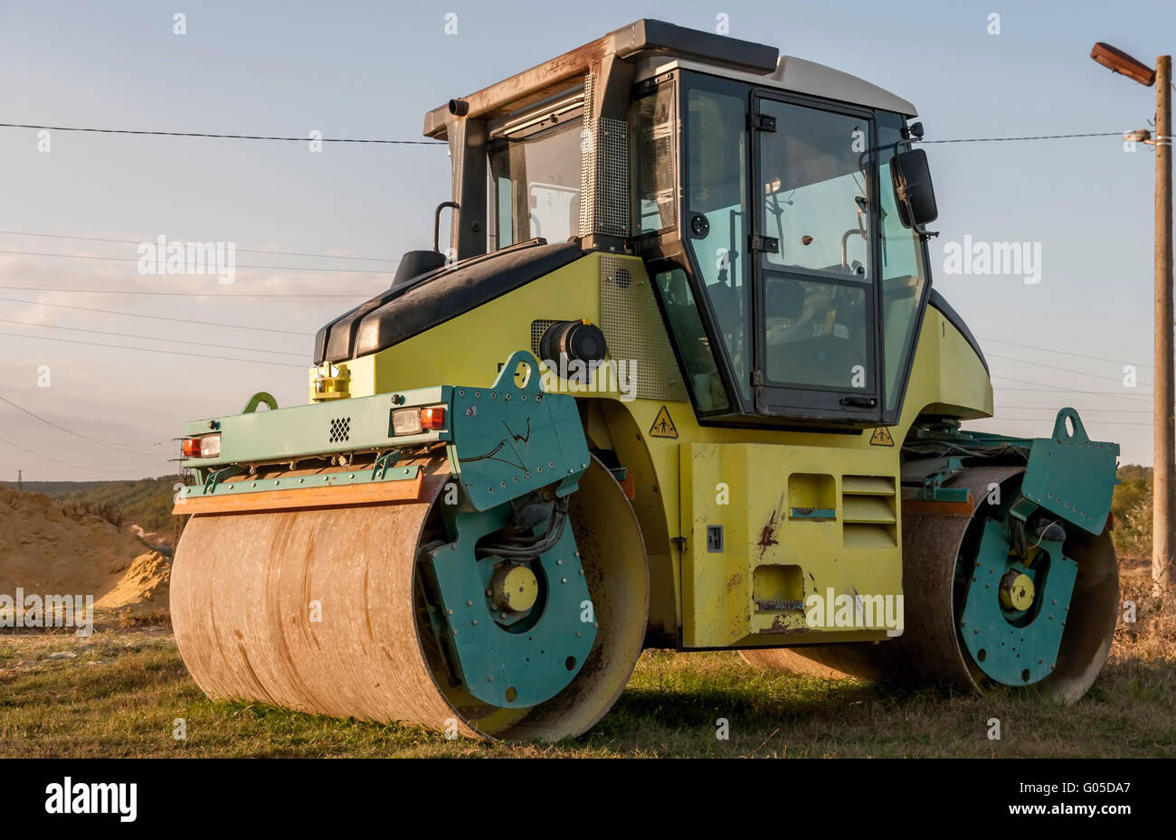 Construction roads workers machinery hi-res stock photography and ...