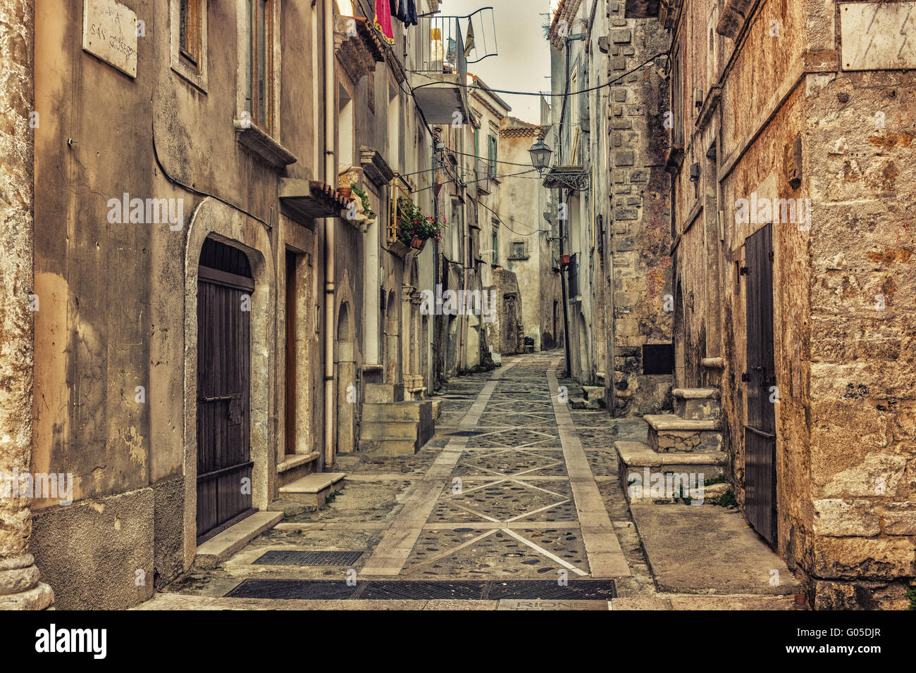 Maze of narrow alleys hi-res stock photography and images - Alamy