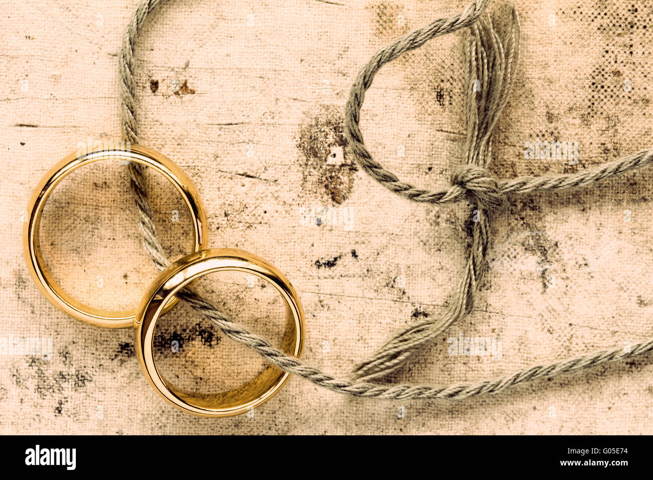 Wedding gold rings engagement hi-res stock photography and images - Alamy
