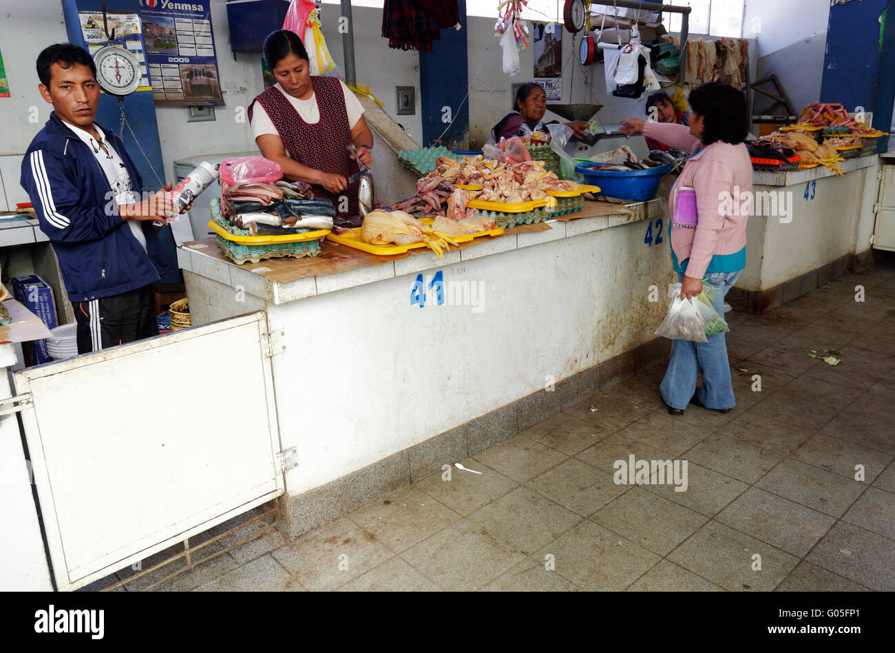 Poultry sellers at an indoor market in Ollanta in Peru Stock Photo - Alamy