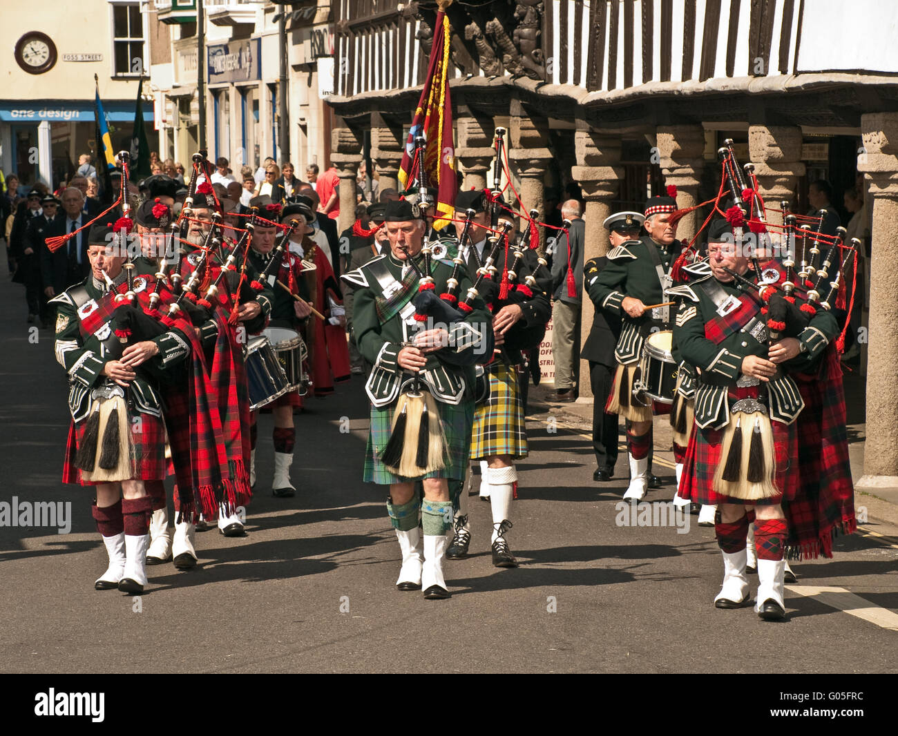 Scottish pipers hi-res stock photography and images - Alamy