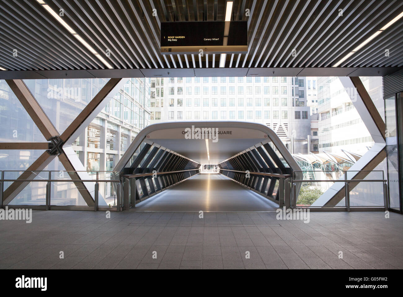 Crossrail Place & Station Canary Wharf, London, Londres Stock Photo - Alamy
