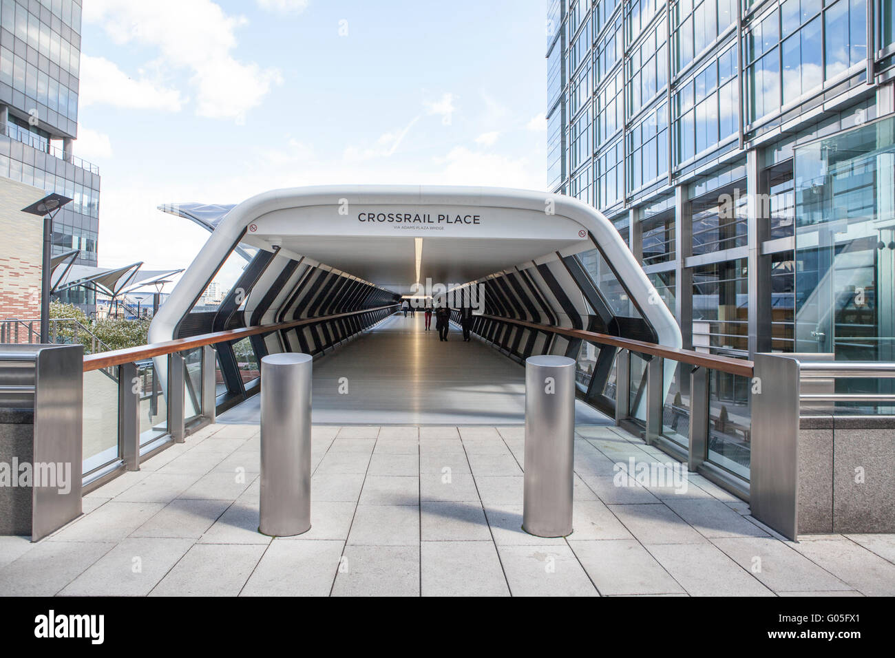 Crossrail Place & Station Canary Wharf, London, Londres Stock Photo - Alamy