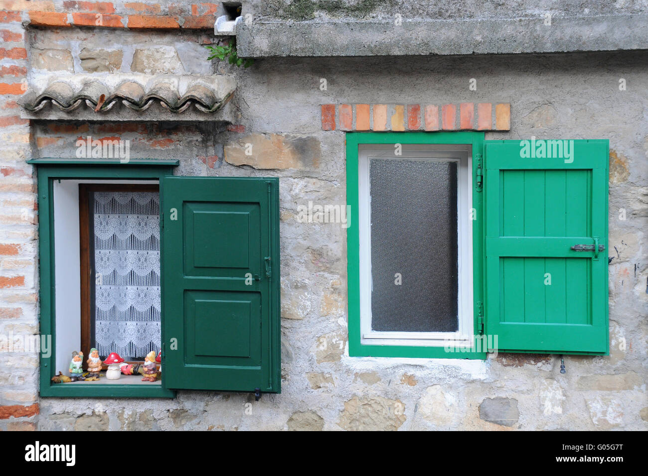 Windows with green shutters hi-res stock photography and images - Alamy