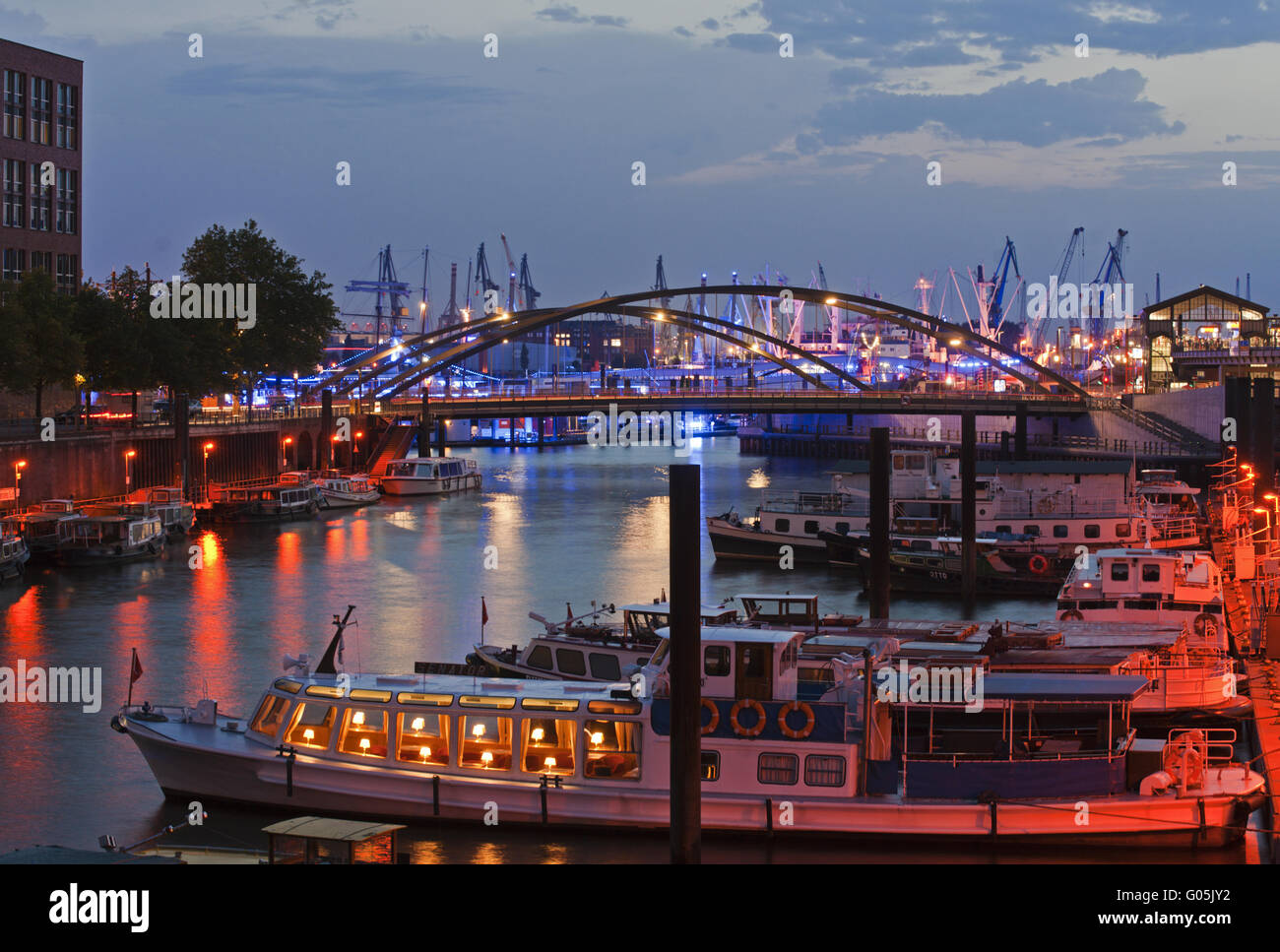 Crane ships boats boat High Resolution Stock Photography and Images - Alamy