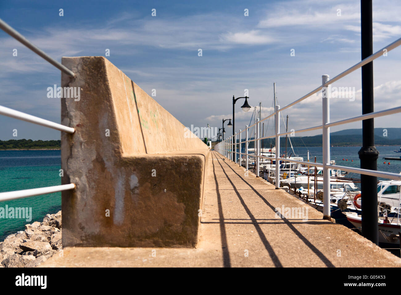 Coastal bench hi-res stock photography and images - Alamy