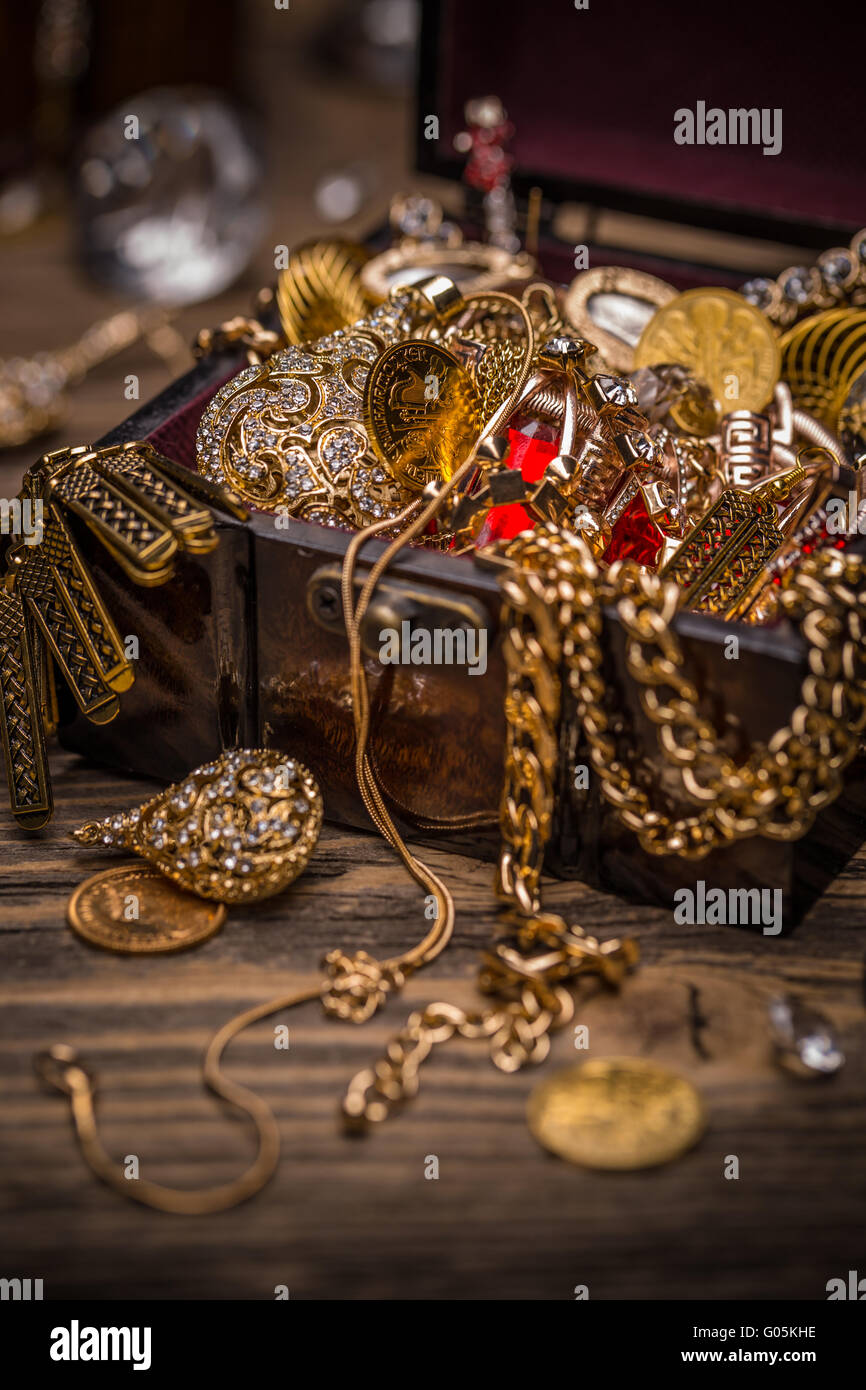 Pirate treasure chest hi-res stock photography and images - Alamy