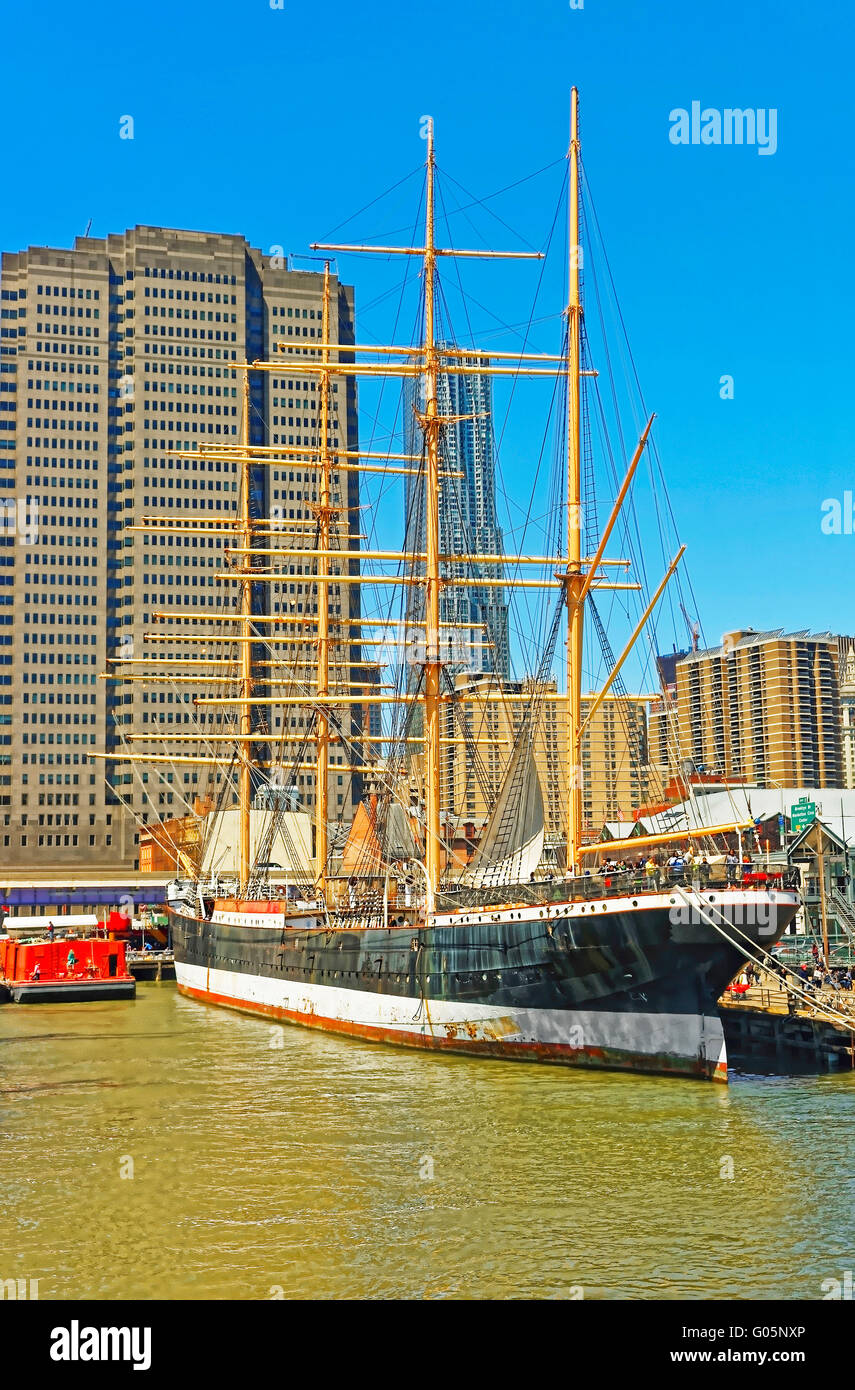South street seaport museum hi-res stock photography and images - Alamy