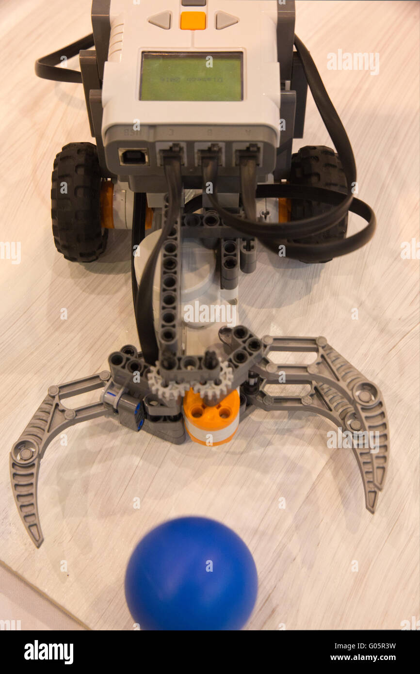 Robotic interaction with a ball Stock Photo - Alamy