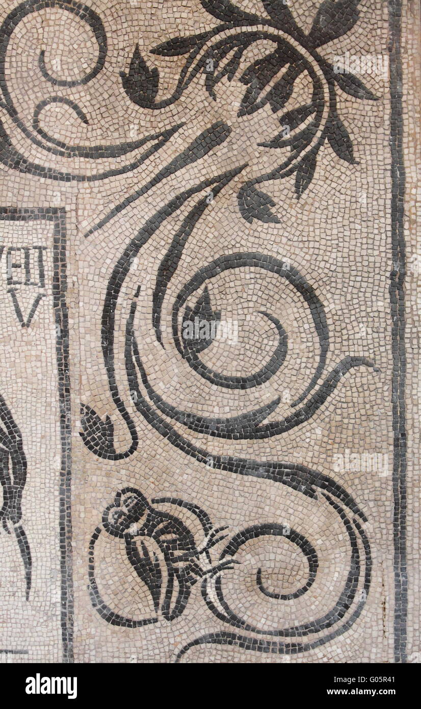 Ancient mosaic pattern in Caracalla Baths. Rome Stock Photo - Alamy