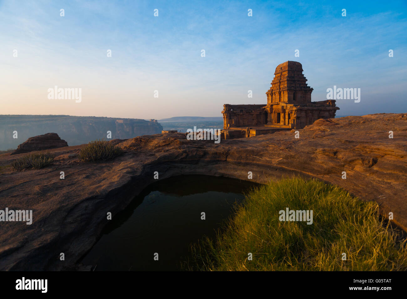 Shivalaya hi-res stock photography and images - Alamy