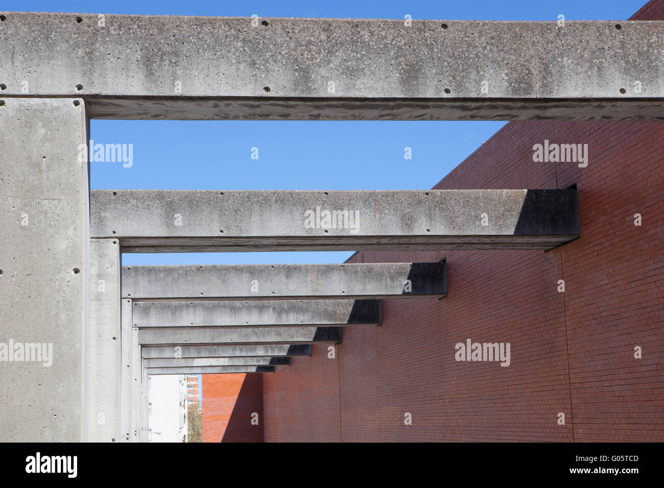 Red brick pillars hi-res stock photography and images - Alamy