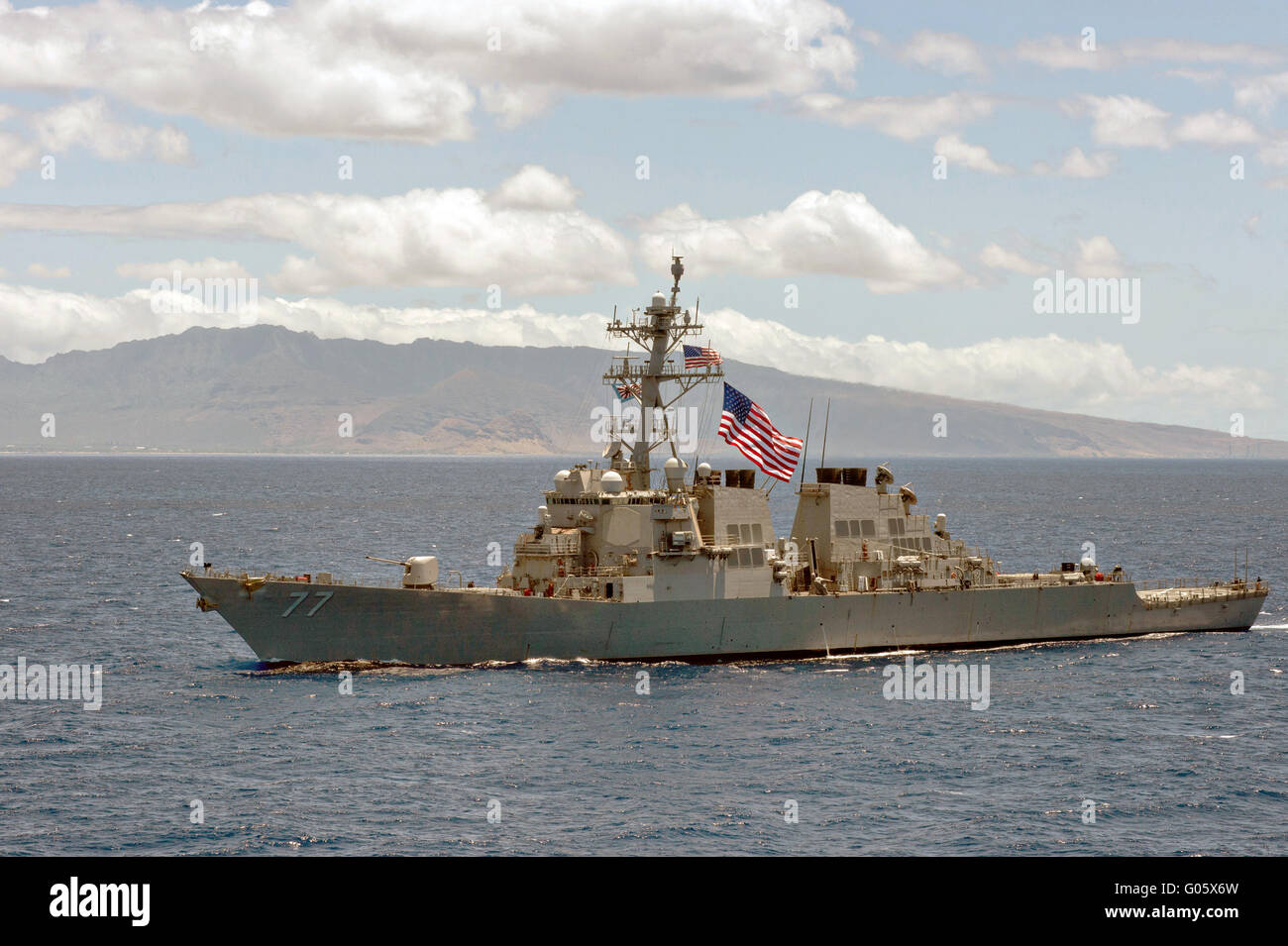 Arleigh burke destroyer side view hi-res stock photography and images ...