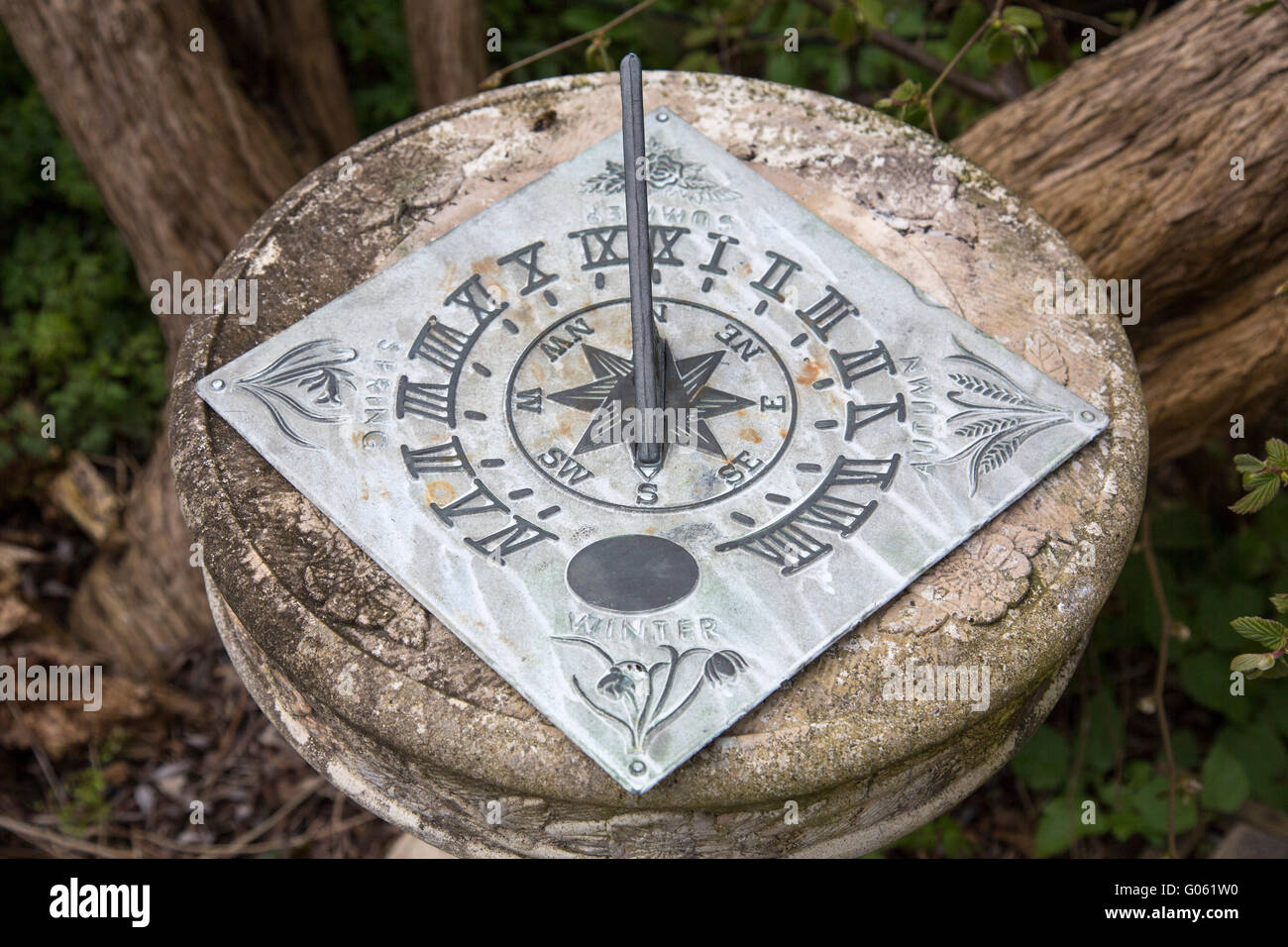 Sun dial metal on round stone plynth Stock Photo - Alamy